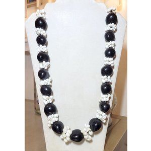 Jewelry | Hawaiian Jewelry 32 Black Kukui Nut With White Mongo Shells ...